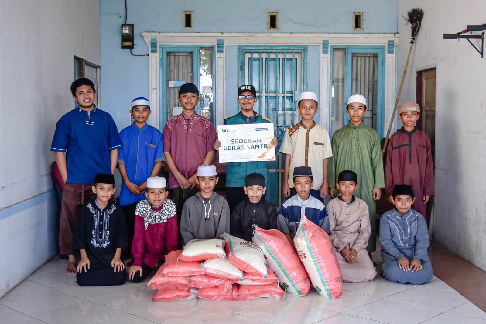 WIZ Salurkan 150 Kg Beras untuk Santri Rumah Tahfizh Enjaaz Qur’ani di ...