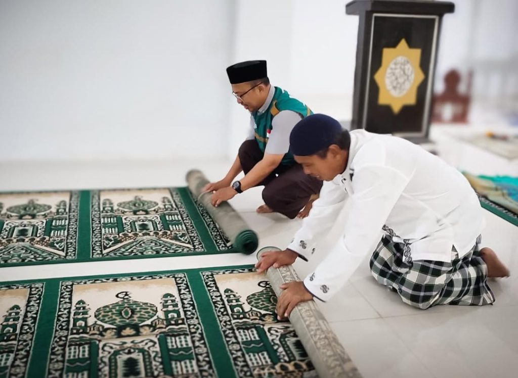WIZ Apresiasi 4 Marbut Masjid di Kolaka – WAHDAH INSPIRASI ZAKAT