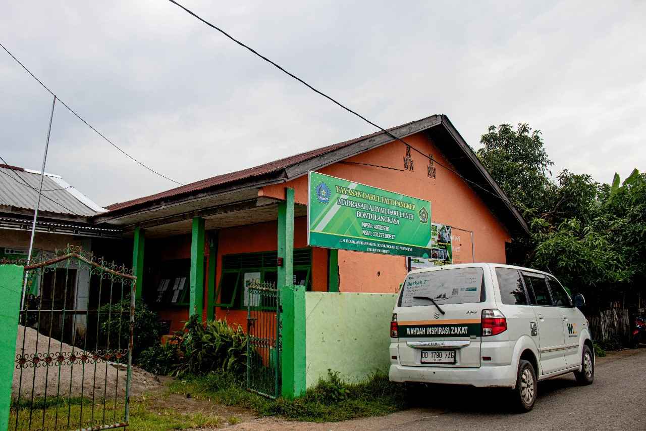 WIZ Salurkan Dana Zakat kepada 30 Dhuafa di Kampung Japing-Japing ...